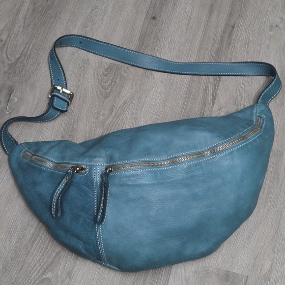 Lusher | Bags | Lusher Co City Sling Bag Crossbody Hobo In Stonewashed ...